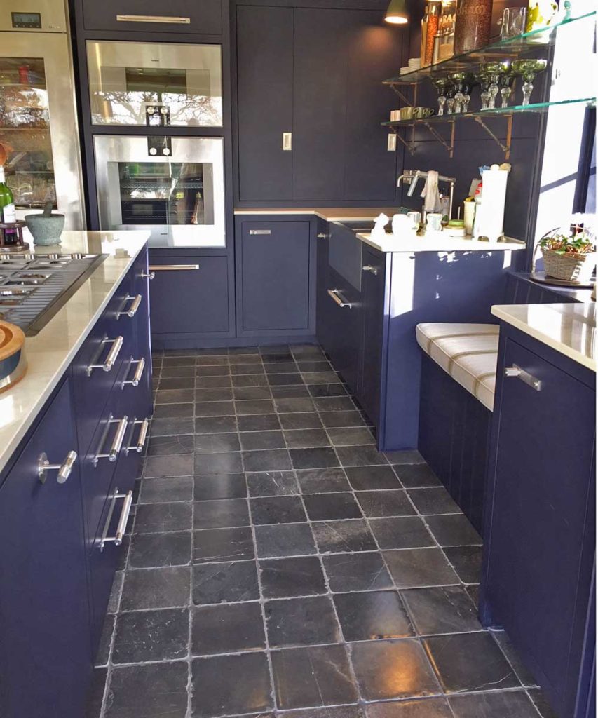 Case study: Stone flooring perfect for a navy blue kitchen - Natural ...